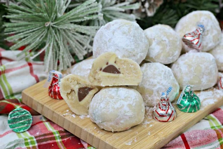 Surprise Snowball Cookie: Fun Christmas Treat - Design Dazzle